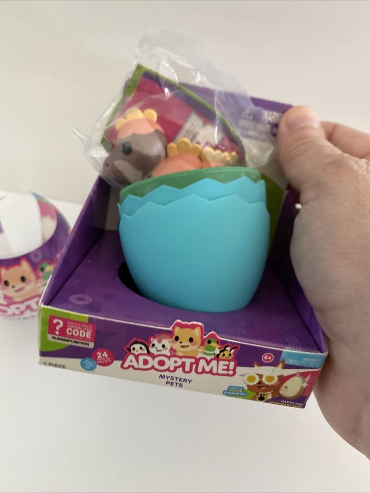 ADOPT ME! Mystery Pets Stegosaurus Mini Figure W Code